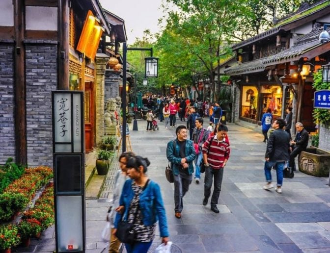 Wide and Narrow Alley Chengdu | Chengdu-Expat.com