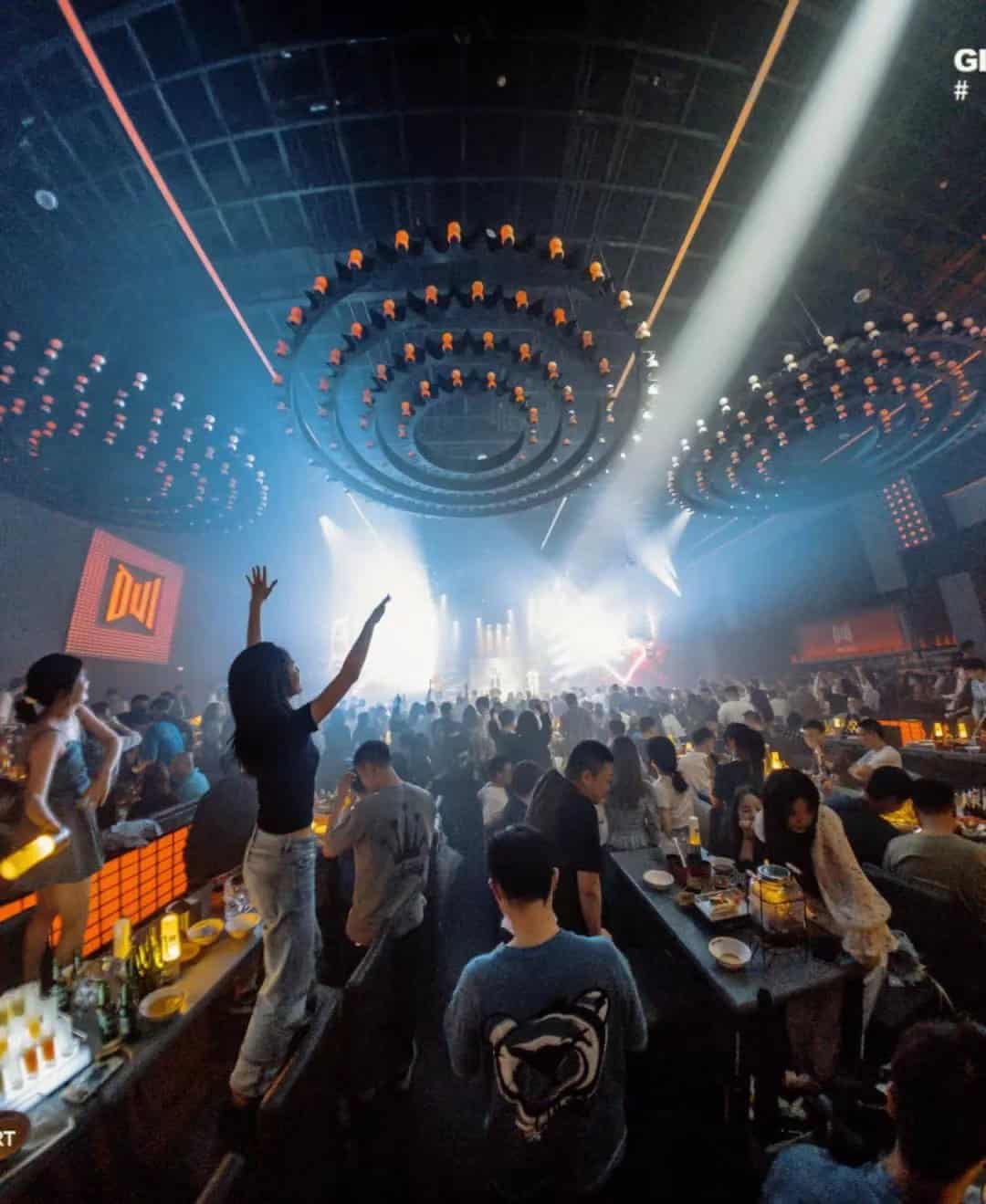 Inns Live House: Versatile Chengdu Event Space with Live Entertainment