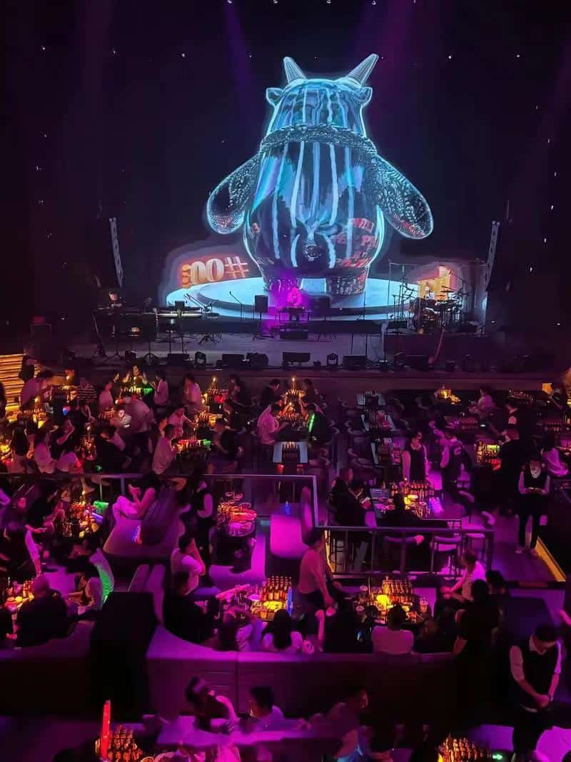 Inns Live House: Versatile Chengdu Event Space with Live Entertainment